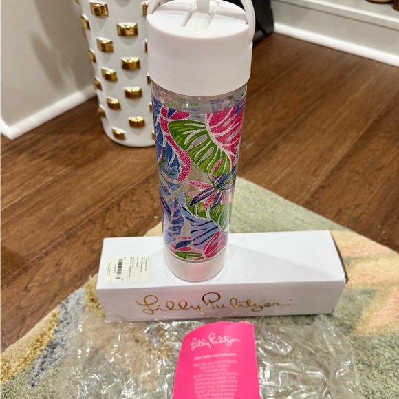 Lilly Pulitzer | Dining | Lilly Pulitzer Leaf Pattern Water Bottle Pink ...